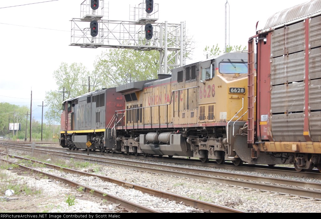 CN 2437 & UP 6628